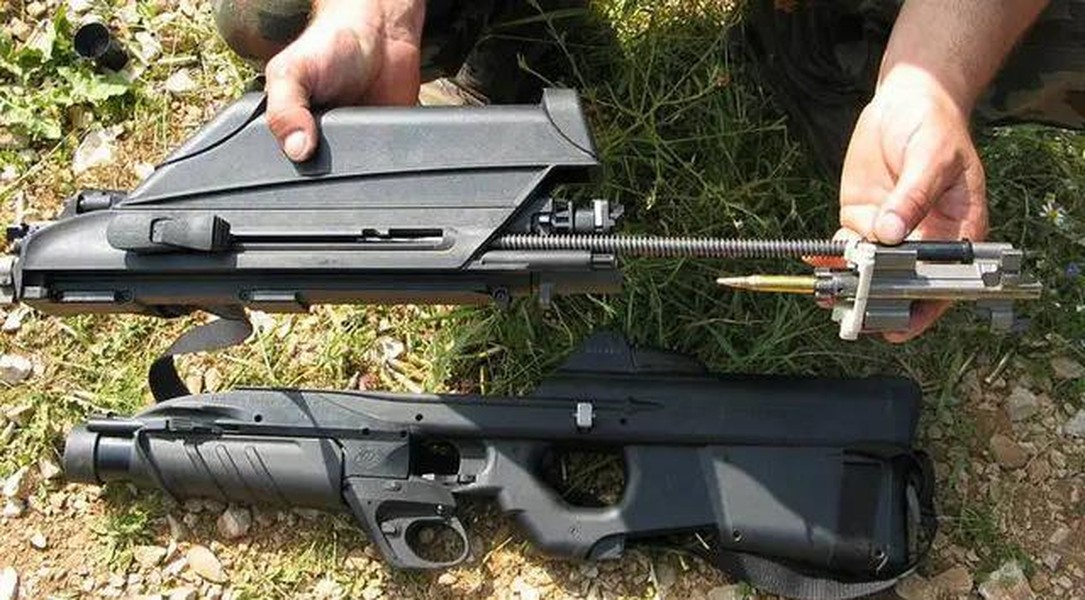 Súng trường tấn công bullpup hiện đại nhất thế giới F2000 tham chiến ...