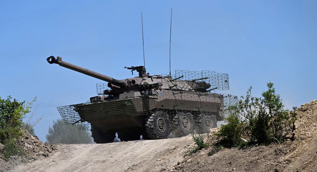 Xe tăng bánh lốp AMX-10RC Pháp còn nguyên kho đạn rơi vào tay quân đội ...