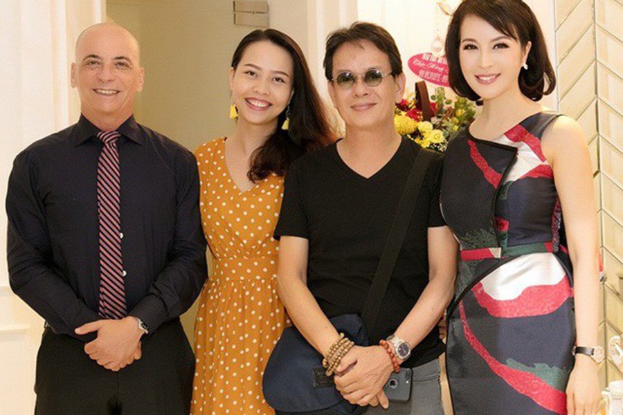 [ẢNH] Tuổi 73, nhạc sĩ Đức Huy sống ra sao bên vợ trẻ đẹp kém 44 tuổi ...