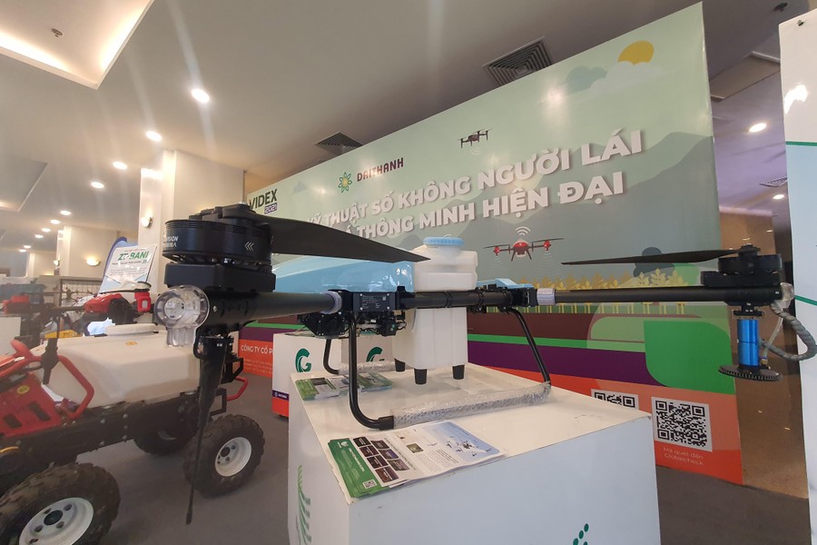 Cận cảnh robot trinh sát, thiết bị áp chế flycam của Quân đội nhân dân ...