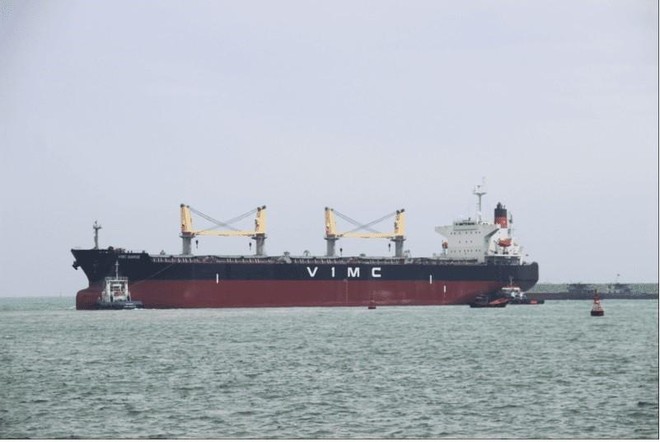 Neo đậu tránh bão Nesat, 4 thuyền viên Việt Nam rơi xuống biển, 1 người ...